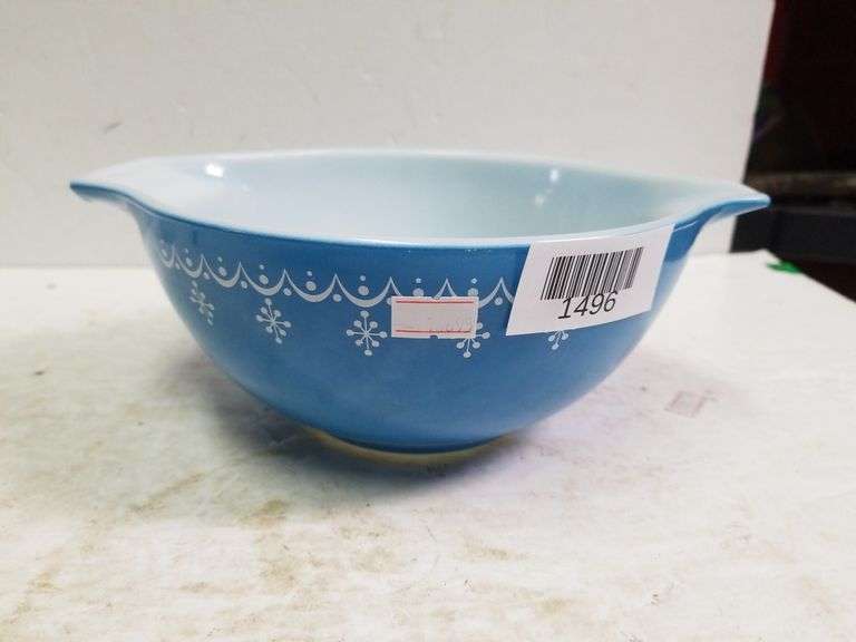 Pyrex Blue Snowflake Bowl - Trice Auctions
