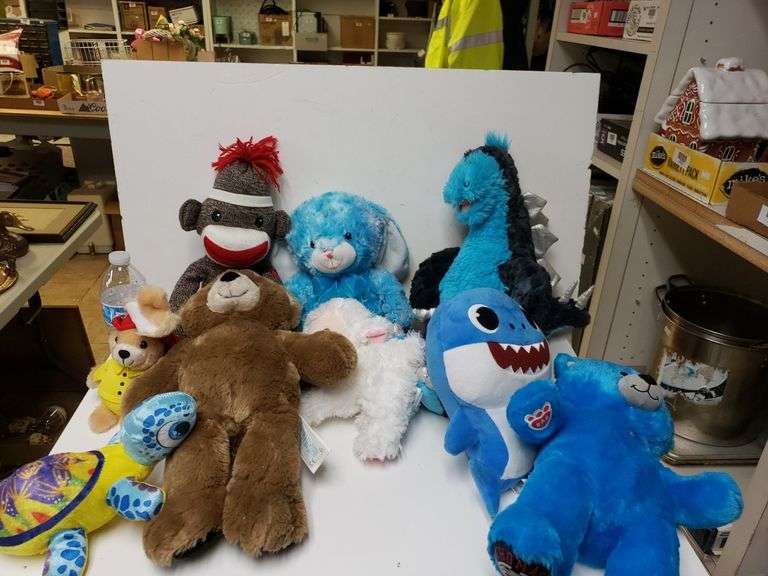 Assorted Stuffed Animals - Trice Auctions