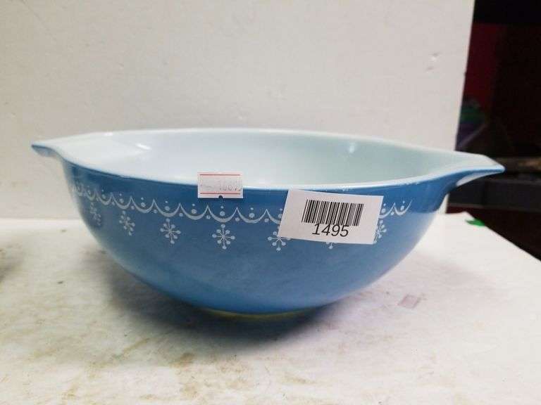 Vintage Blue Snowflake Pyrex Bowl - Trice Auctions