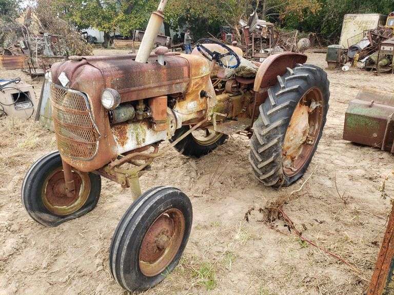 Allis Chalmers D10 Tractor Non-running Condition - Trice Auctions