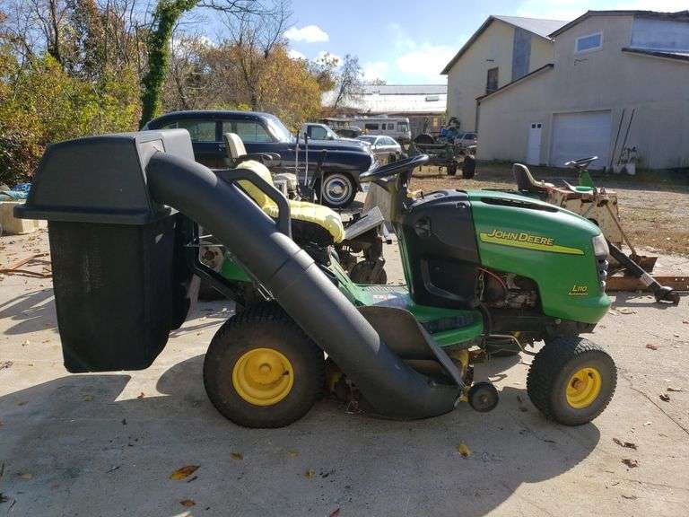 John Deere L110 Automatic Riding Lawn Mower With Bagger. Runs *Video ...