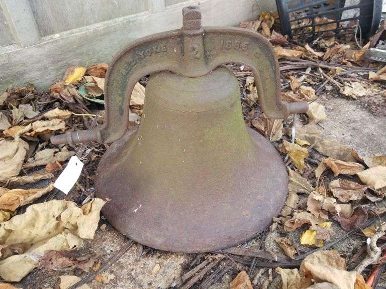 C.S. Bell & Co. No 2 Yoke Cast Iron Bell W/ Ringer - Trice Auctions