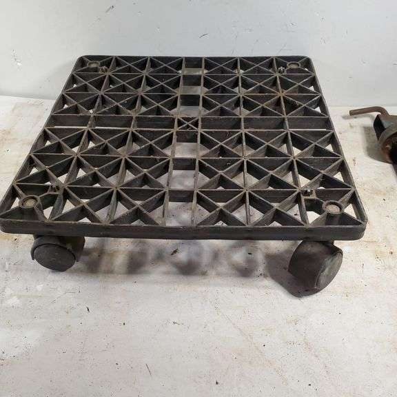 Chalk Gun And Square Rolling Cart - Trice Auctions