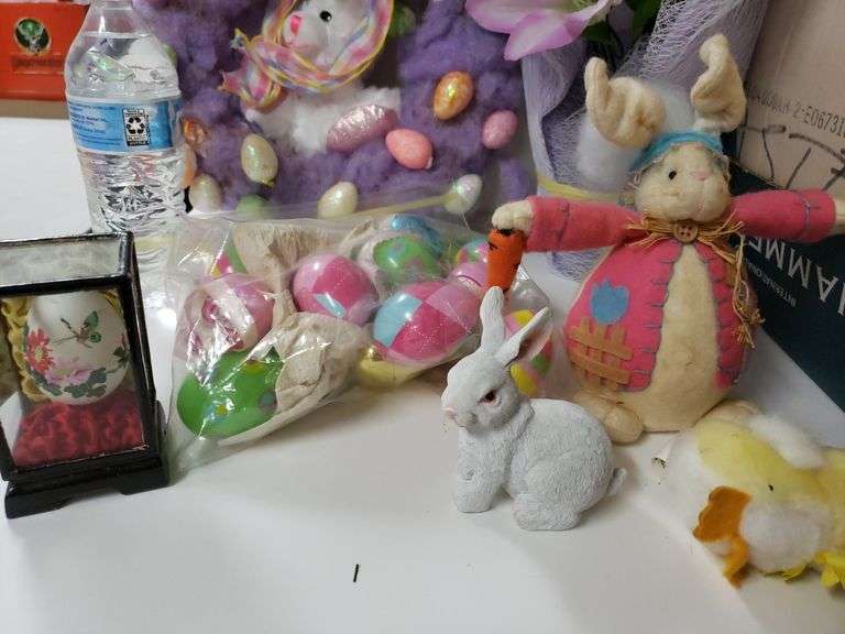 Easter Decor - Trice Auctions
