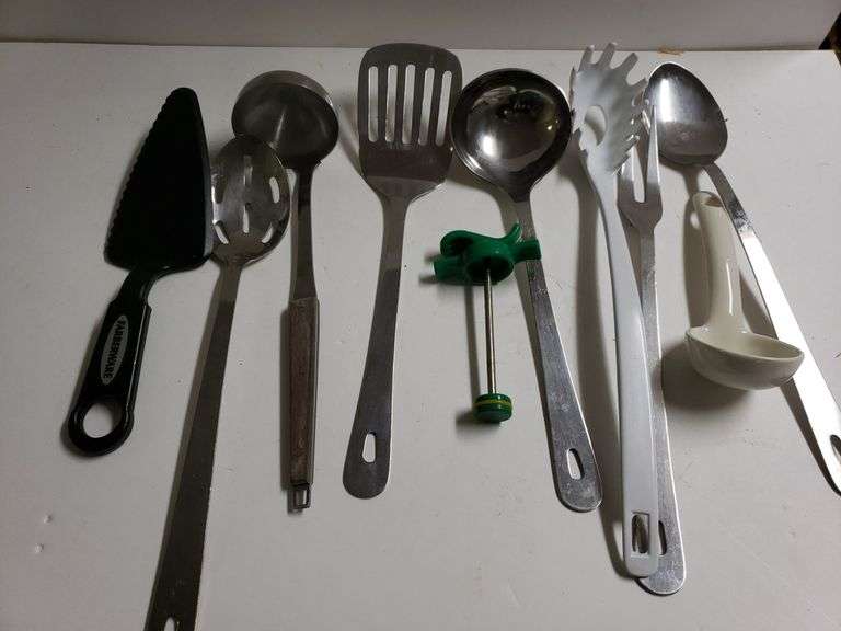 Assorted Kitchen Utensils - Trice Auctions
