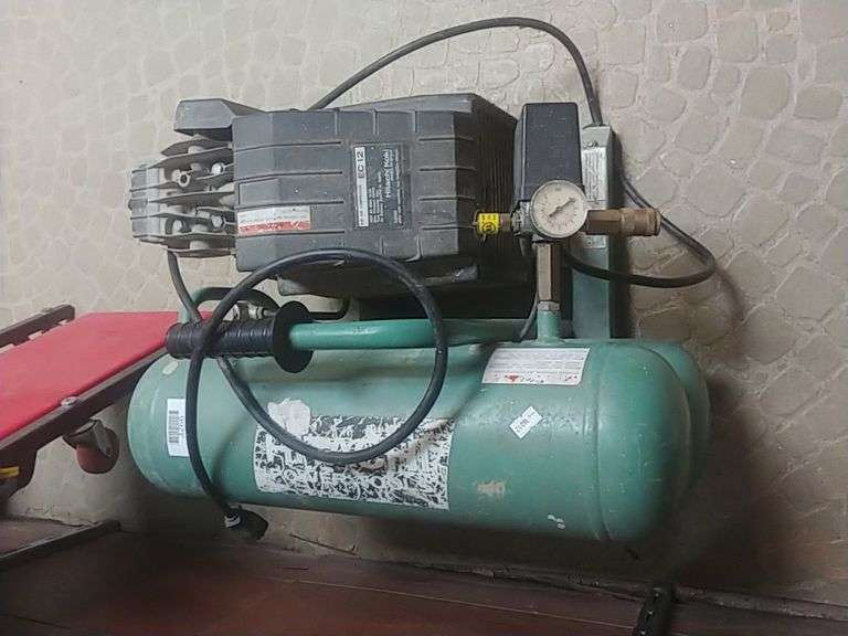 Hitachi Air Compressor. Works - Trice Auctions