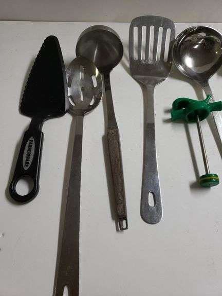 Assorted Kitchen Utensils - Trice Auctions