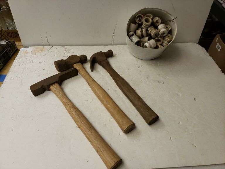 Electric Fence Insulators And Hammers - Trice Auctions