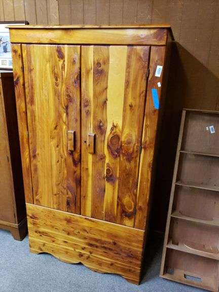 Beautiful Kincaid Robes Cedar Armoire/closet - Trice Auctions