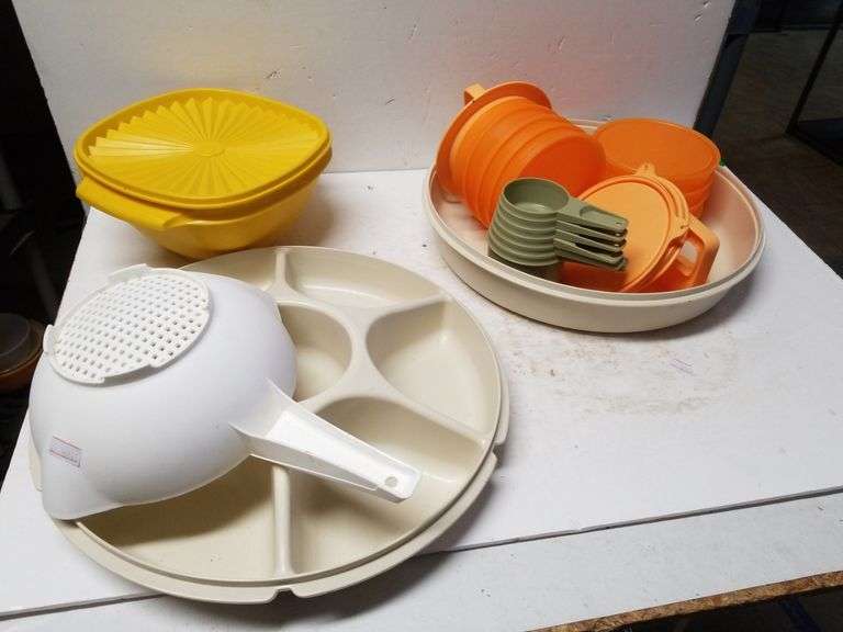 Assorted Tupperware Includes Measuring Cups, Dip Tray, Bowl, Burger ...