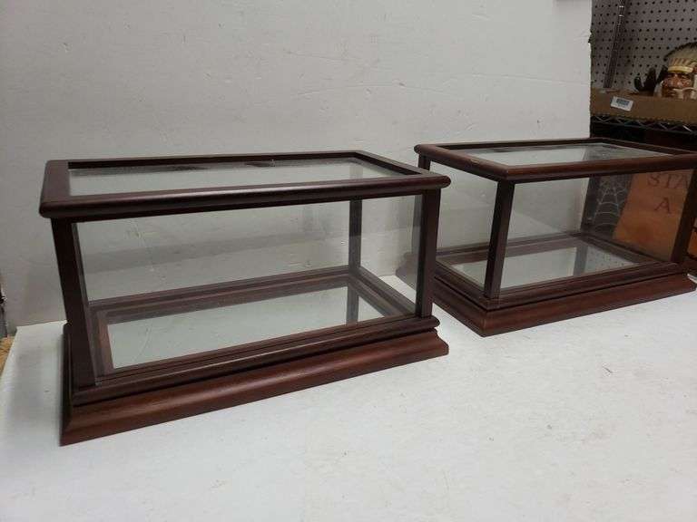 Mirrored Display Cases - Trice Auctions