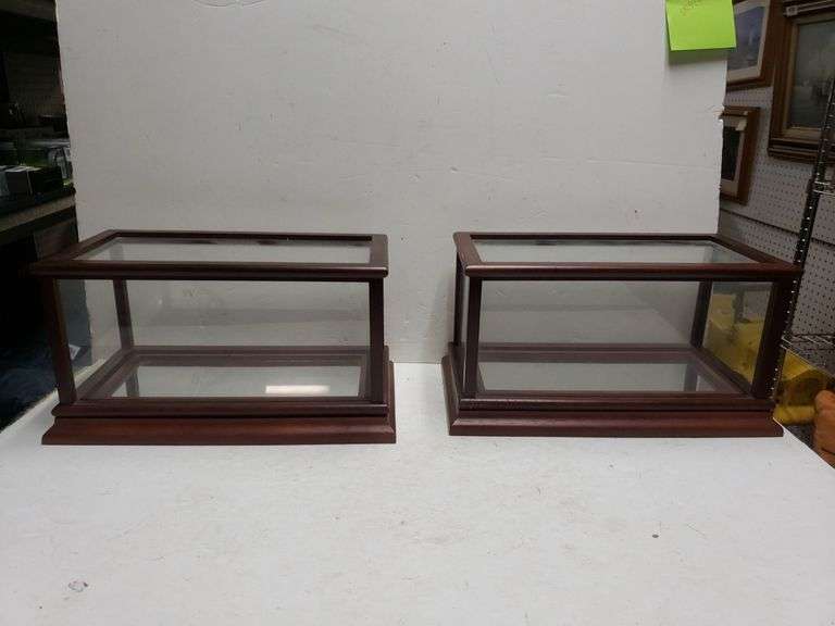 Mirrored Display Cases - Trice Auctions