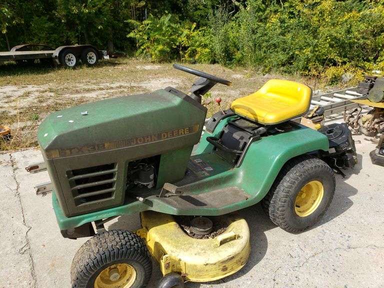 John Deere STX38 Riding Lawn Mower. Runs - Trice Auctions