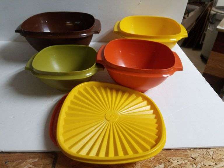 Tupperware Bowls With Tops - Trice Auctions
