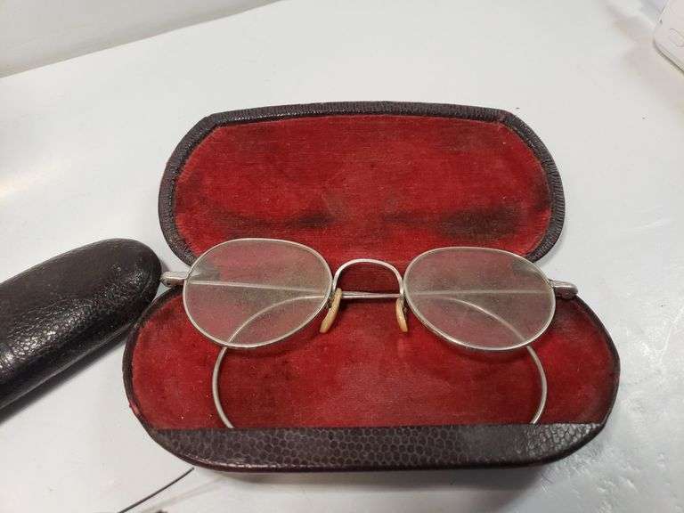 Vintage Spectacles In Cases - Trice Auctions