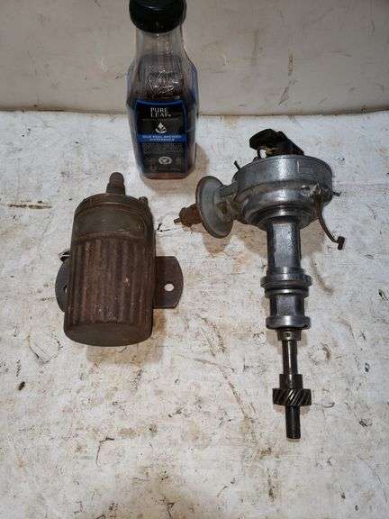Vintage American Bosch Coil & Autolite Distributor - Trice Auctions
