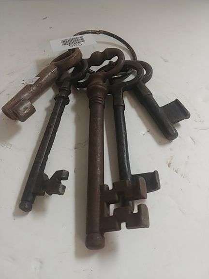 Vintage Cast Iron Keys - Trice Auctions