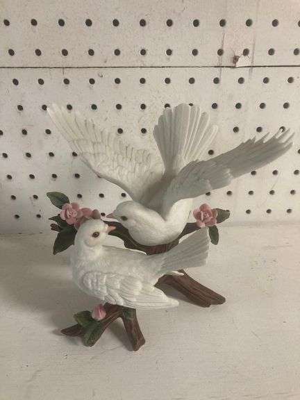 Lenox TurtleDoves Loves Promise Figure - Trice Auctions