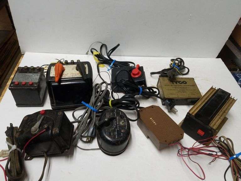 Assorted Train Controllers - Trice Auctions