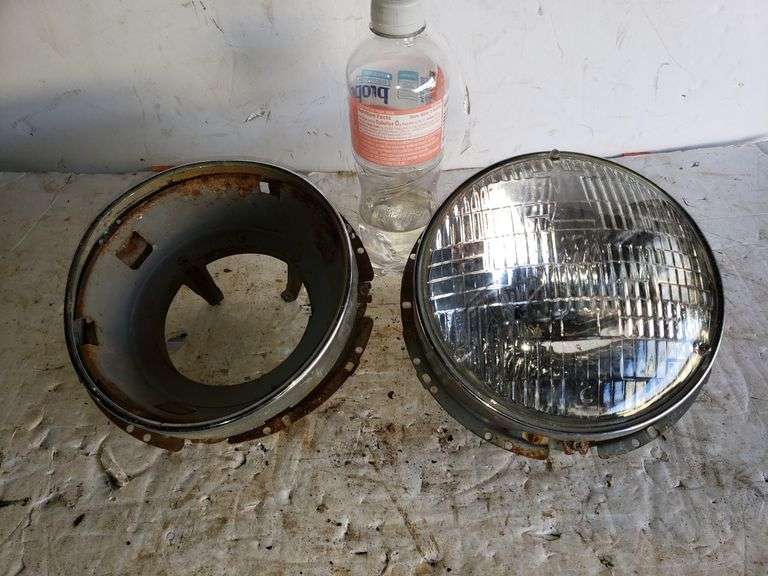 1971 Vw Karmann Ghia Headlight Buckets And Headlight - Trice Auctions