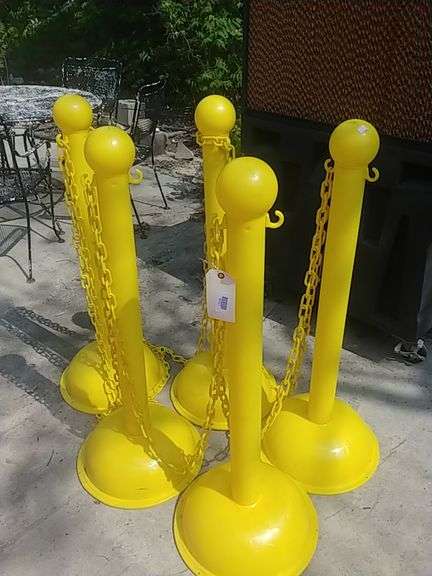 Yellow Stanchions With Chains - Trice Auctions