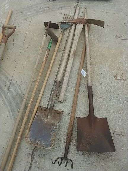 Assorted Garden Tools - Trice Auctions