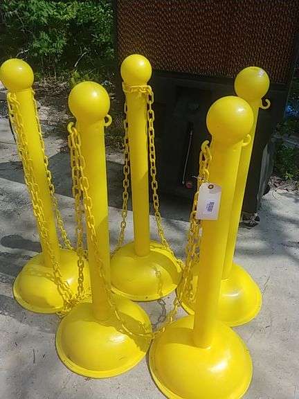 Yellow Stanchions With Chains - Trice Auctions