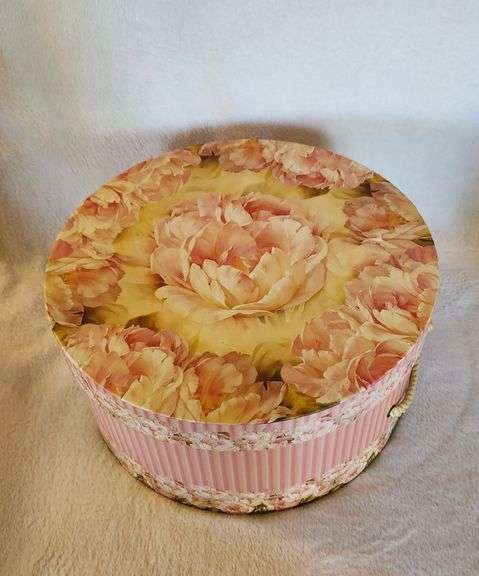 Large storage/hat box - Trice Auctions