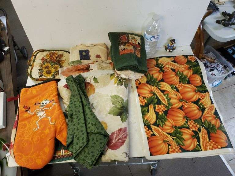 Fall / Thanksgiving Kitchen Lot - 6 Dish Cloths, 2 Oven Mitts, 3 Pot ...