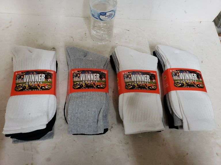 NEW - 12 Pairs Of Winner Sports Athletic Crew Socks - Trice Auctions