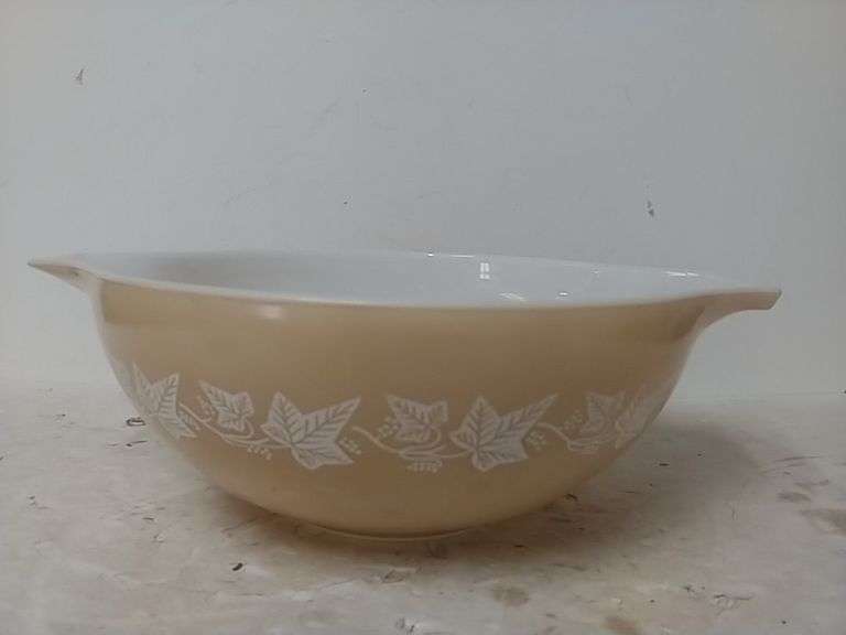 Pyrex Cinderella Sandalwood Pattern Bowl - Trice Auctions