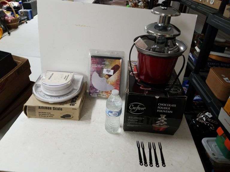 Crofton Chocolate Fondue Fountain, Pampered Chef Kitchen Scale & Al ...