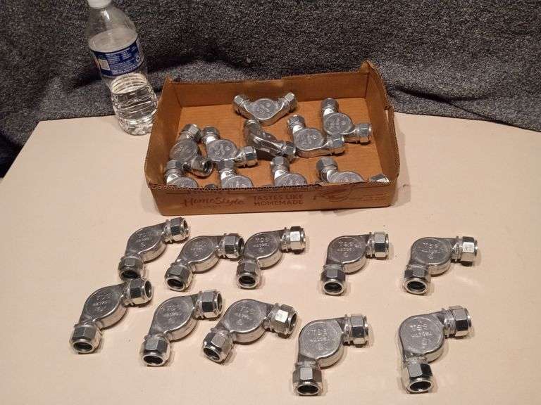 20 Corner Pulleys - Compression Type - Like New - Trice Auctions