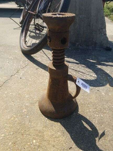 Vintage Railroad Screw Jack - Trice Auctions