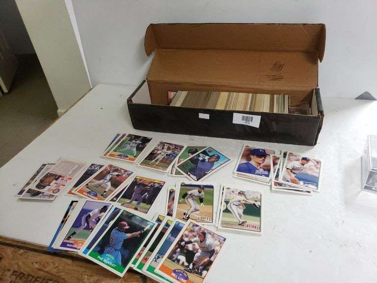 Lot Of Assorted Baseball Cards - Trice Auctions