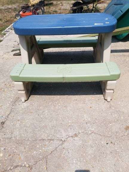 Step 2 Kids Plastic Picnic Table - Trice Auctions