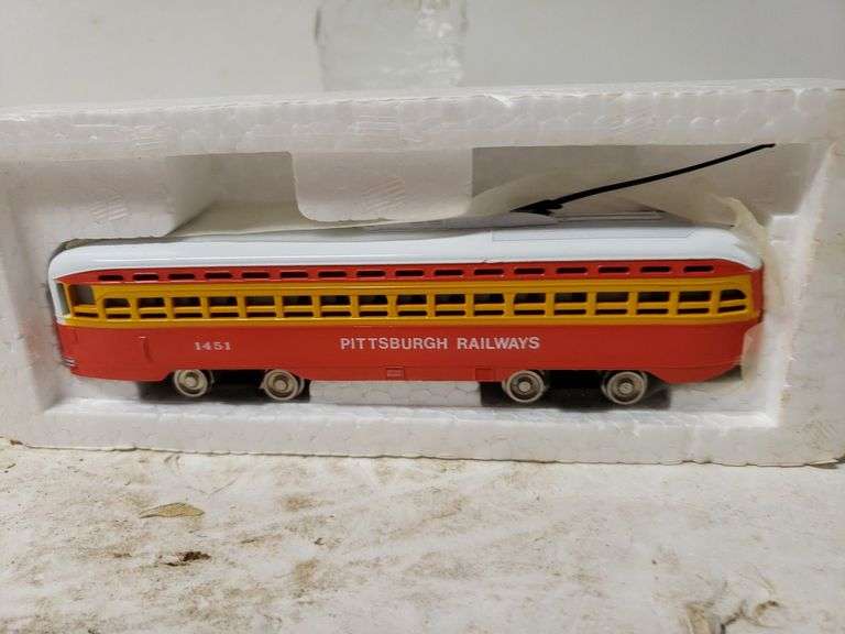 Bachmann HO Scale PCC Trolley - Trice Auctions