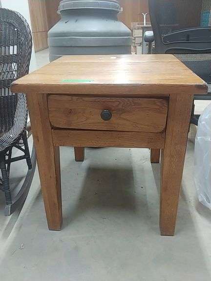 Solid Wood End Table Byv Attic Heirlooms Broyhill 23"X 27"x 25" - Trice ...