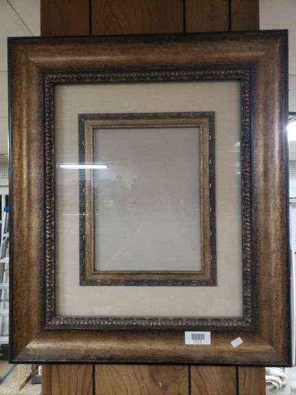Large Matted Picture Frame - 22"×26" - Trice Auctions