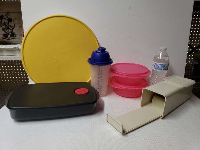 (6) Pieces Of Clean Modern Tupperware - Trice Auctions