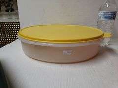 (6) Pieces Of Clean Modern Tupperware - Trice Auctions