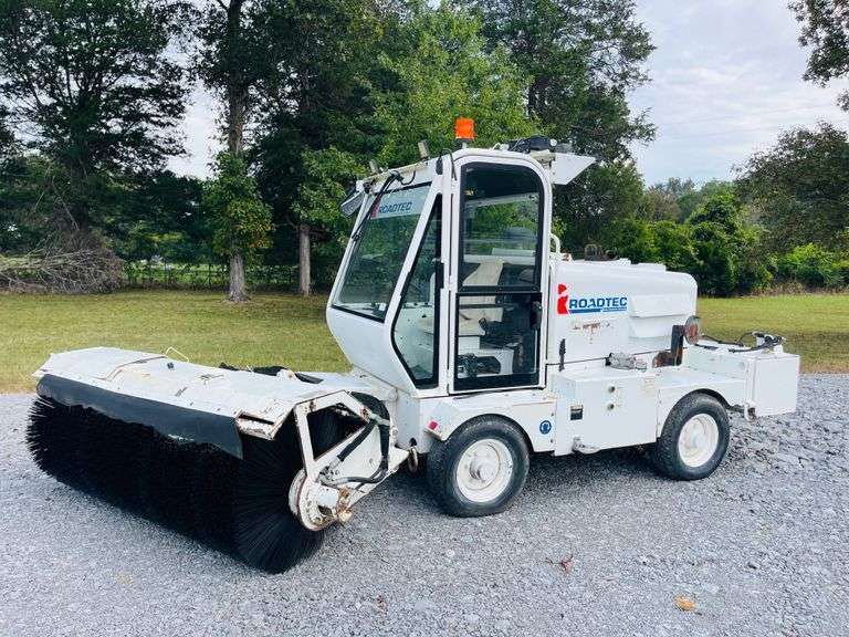 2016 Roadtec FB-100E Broom - TriStar Auction Group