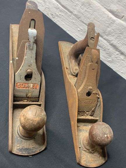 Two Vintage Bailey Wood Planes - Tullochs Auctions