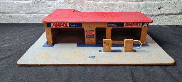 Vintage Model Ampol Service Station - Tullochs Auctions