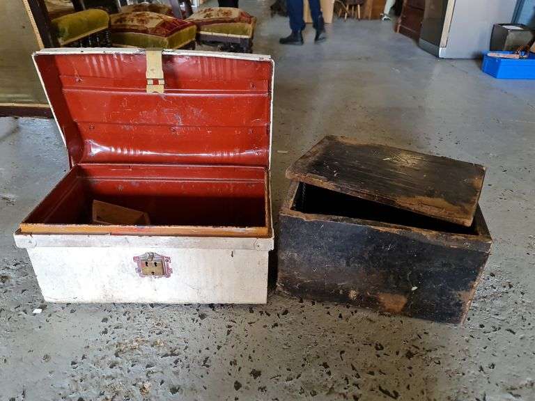 Antique Tin Chest, Wooden Box & Toy Cars etc - Tullochs Auctions