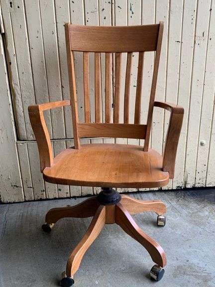 Vintage Oak Office Chair - Tullochs Auctions