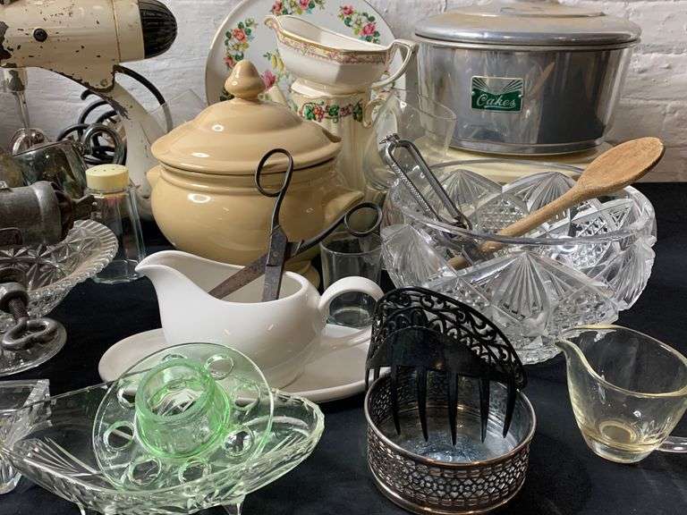 Large Lot of Vintage Kitchenalia & Interesting Items - Tullochs Auctions