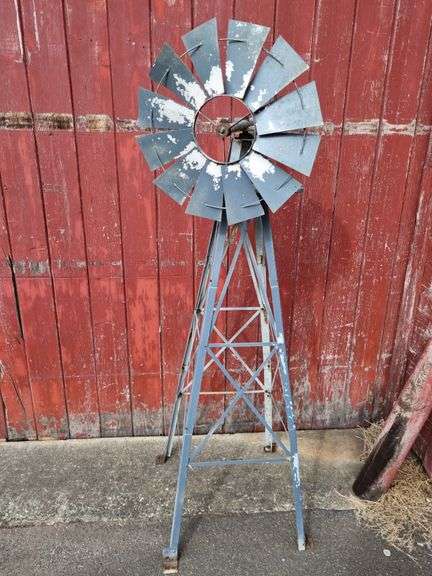 Realistic Metal Rotating Garden Windmill 170mm Tall - Tullochs Auctions
