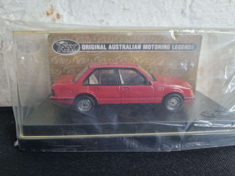 Trax Holden VH Commodore SS 1/43 Scale Model - Tullochs Auctions