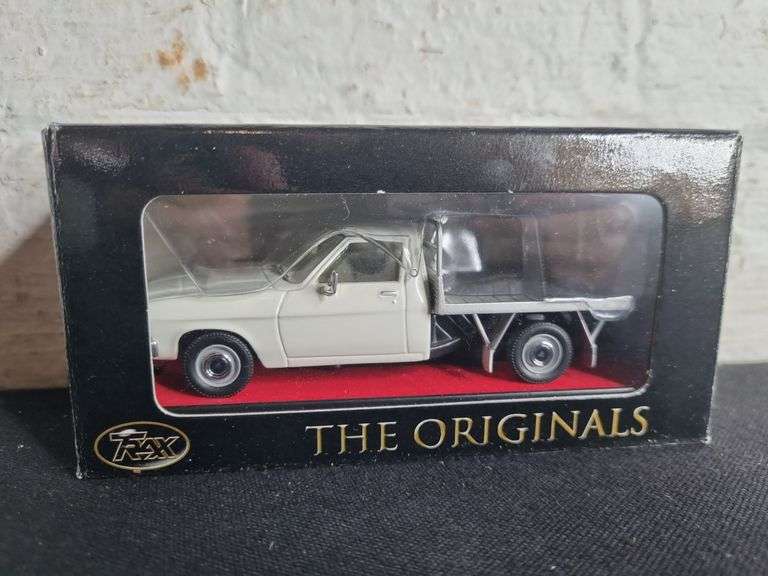 White Trax Holden HQ One-Tonner Cab Chassis 1/43 Scale Model - Tullochs ...